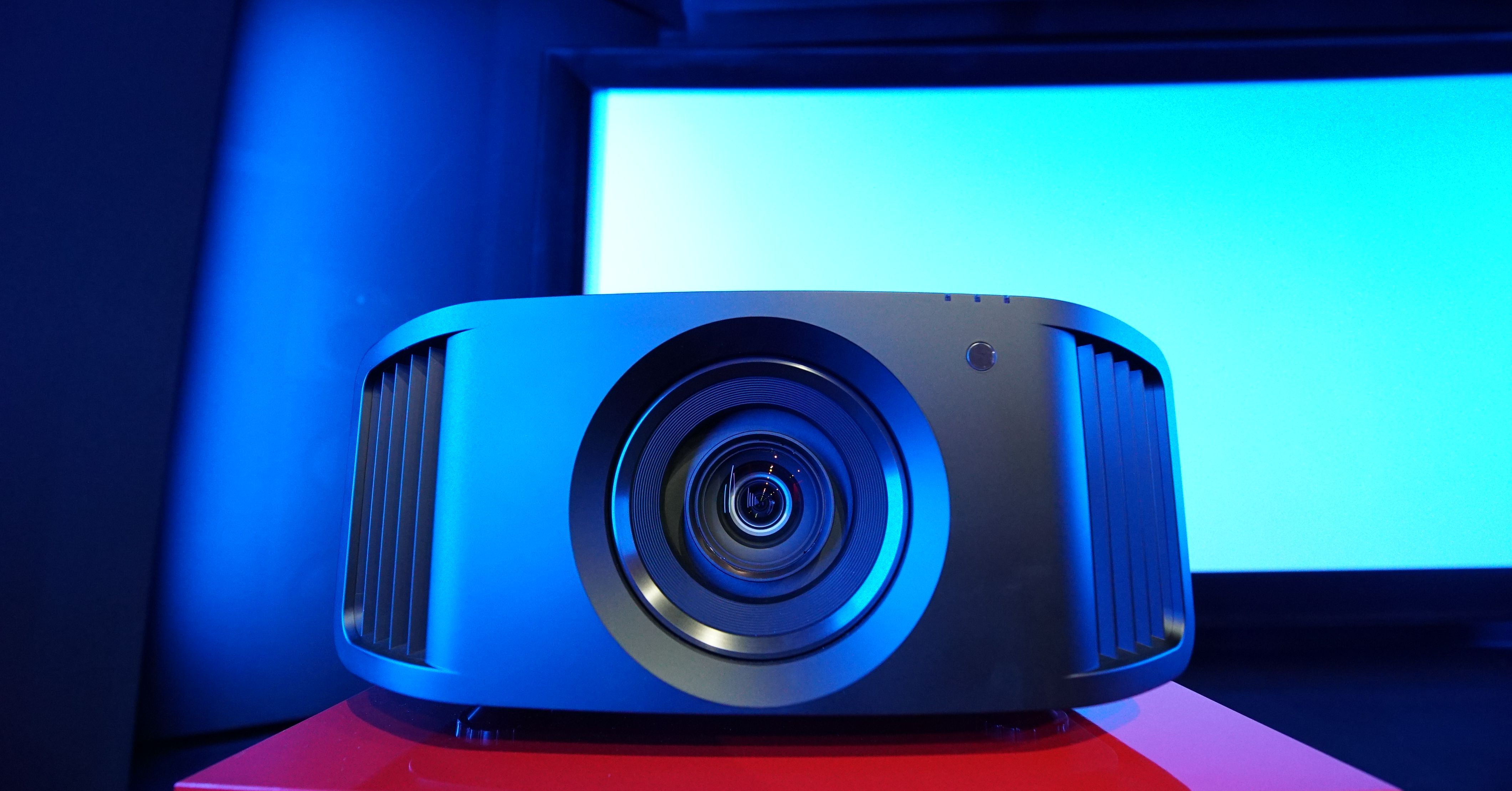 Test: JVC DLA-NP5 - Takeoff Media